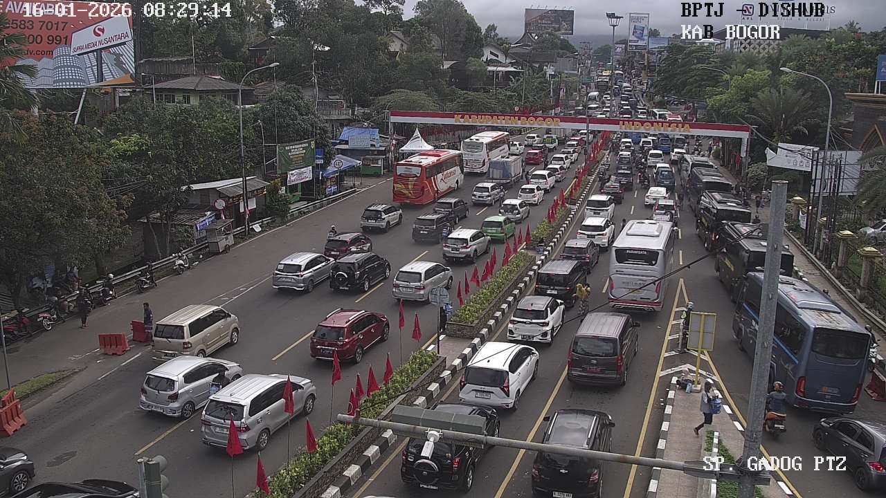 Wisatawan Membludak, Jalan Raya Puncak Kembali Dikepung Kemacetan ...